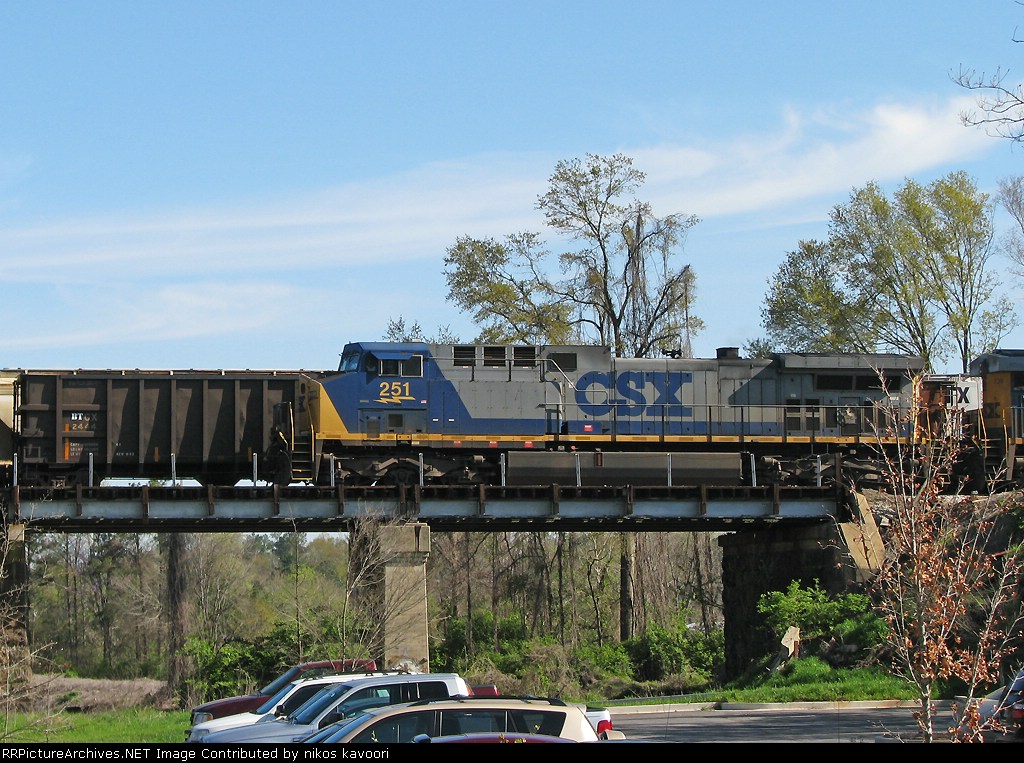 CSX 251 leads Q210